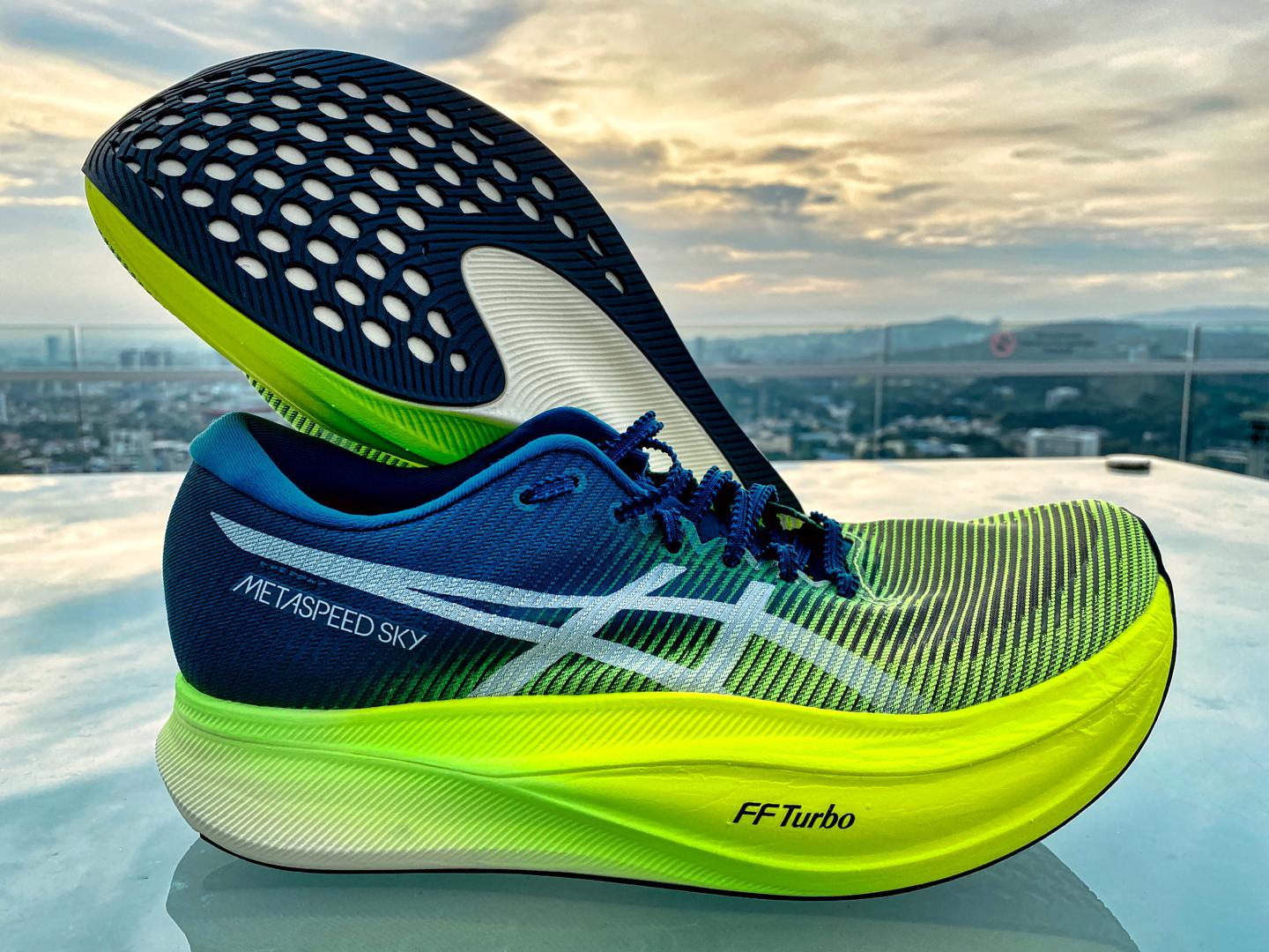 Đánh giá chi tiết ASICS Metaspeed Sky + - Runningshoes.vn